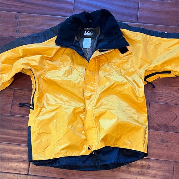 REI | Jackets & Coats | Rei Gortex Bike Jacket Raincoat In Yellow And ...